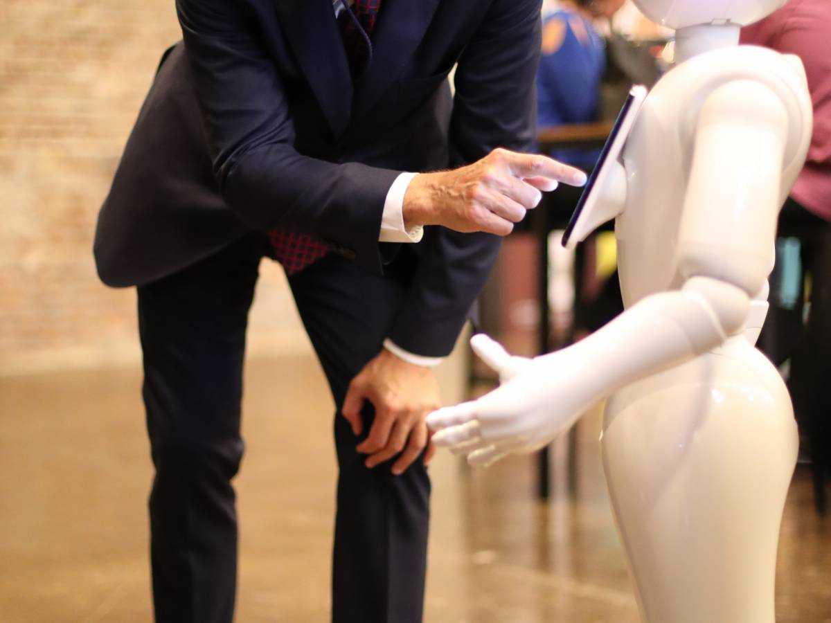 Cibi locali e camerieri robot. Il futuro di Autogrill è oggi ... Cibi locali e camerieri robot. Il futuro di Autogrill è oggi ...