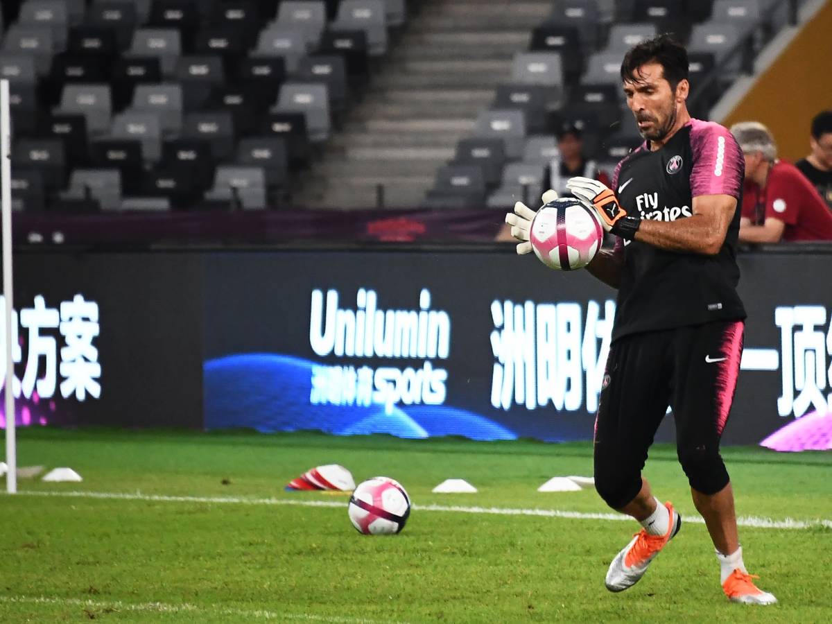 Buffon, prima festa. Oggi tocca a Sarri - il Giornale