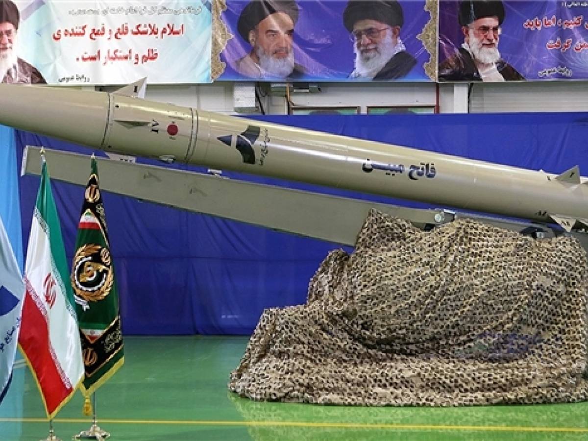 L'Iran svela il nuovo missile balistico a corto raggio - il Giornale