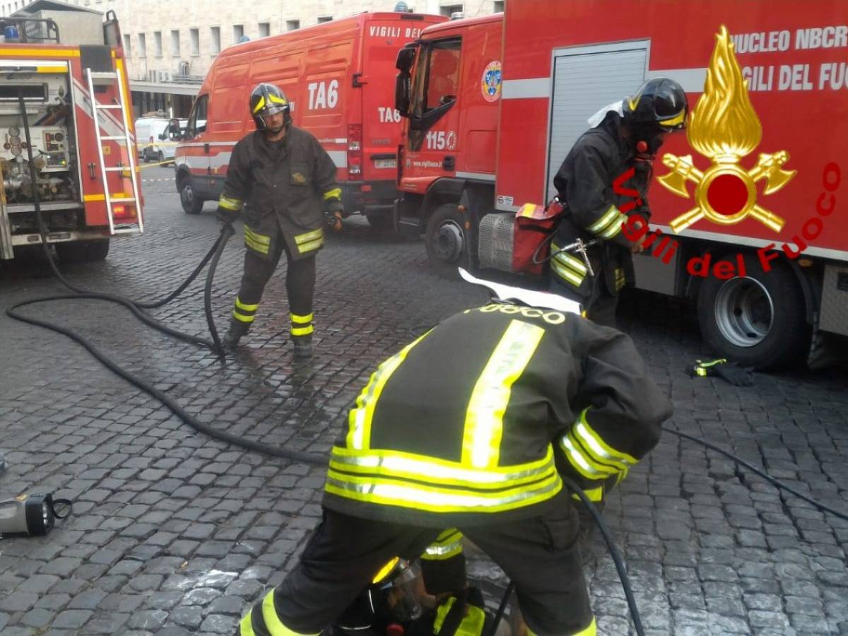 Fumo in metro a Roma: chiuse dieci stazioni della A - il Giornale