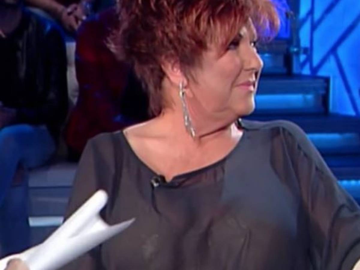 "Orietta Berti è impazzita? Completamente nuda in tv". Il web non ...