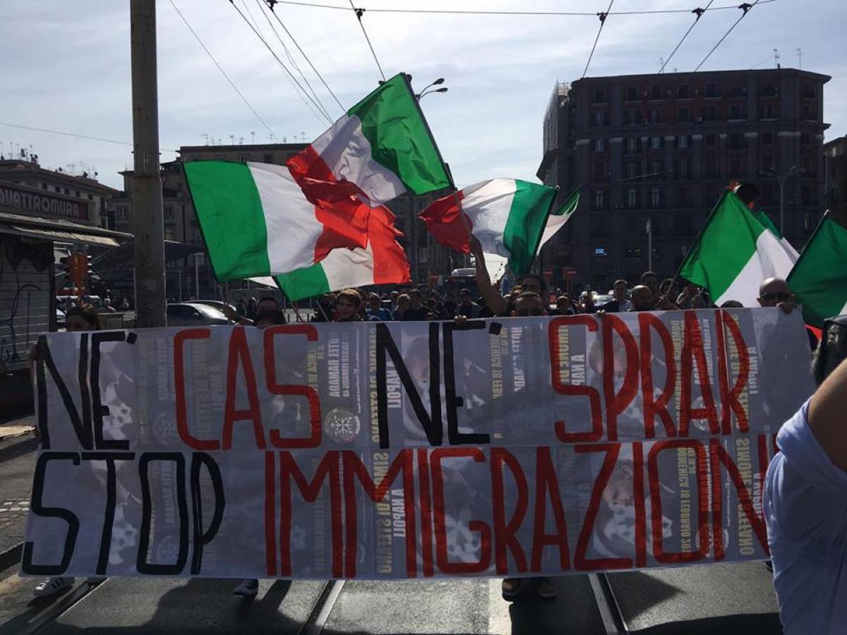 Napoli, corteo contro immigrazione e centri accoglienza: “Basta Cas ...