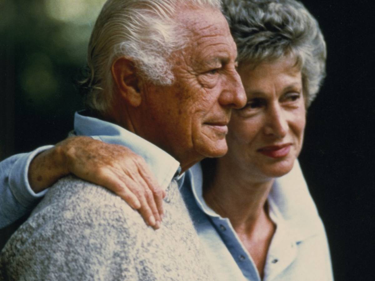 Marella Agnelli e la firma apocrifa, ecco cosa significa - il Giornale