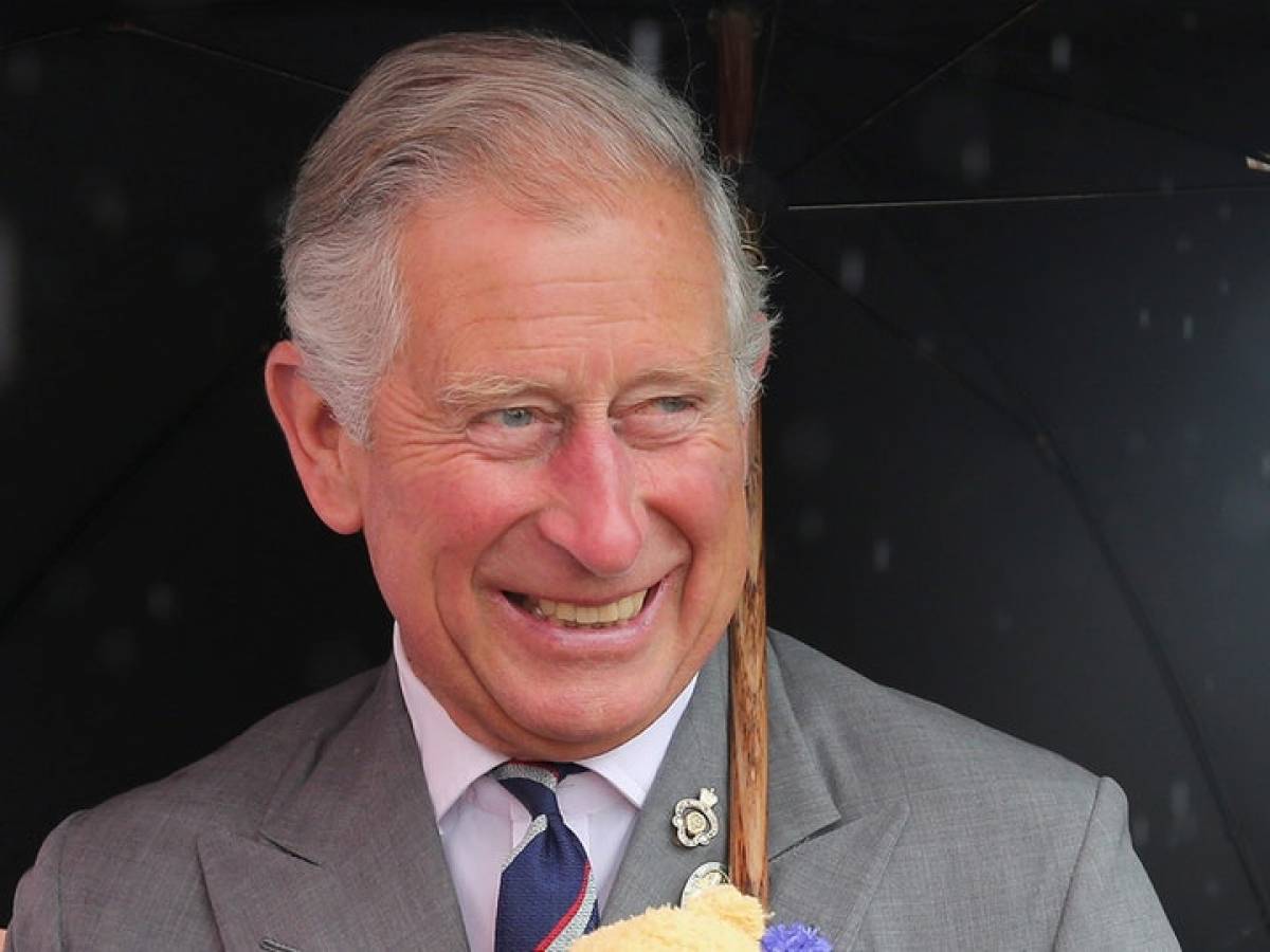 Si fa chiamare "Prince Simon". È il figlio segreto del Principe Carlo ...