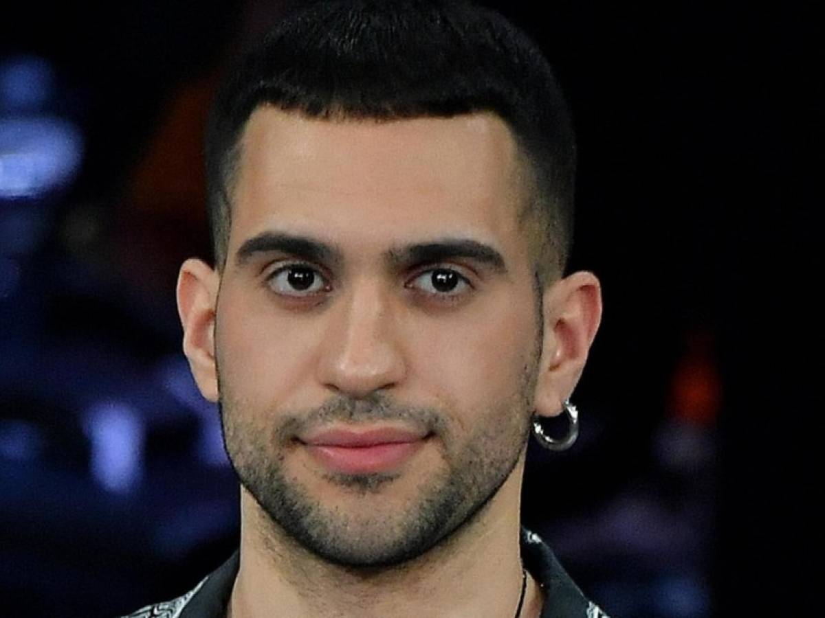 Mahmood svela il significato del tatuaggio sul polso - ilGiornale.it