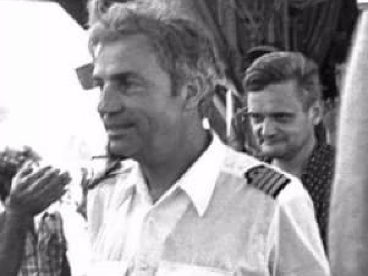 Morto Michel Bacos, il pilota-eroe che rimase sull'aereo con gli ...