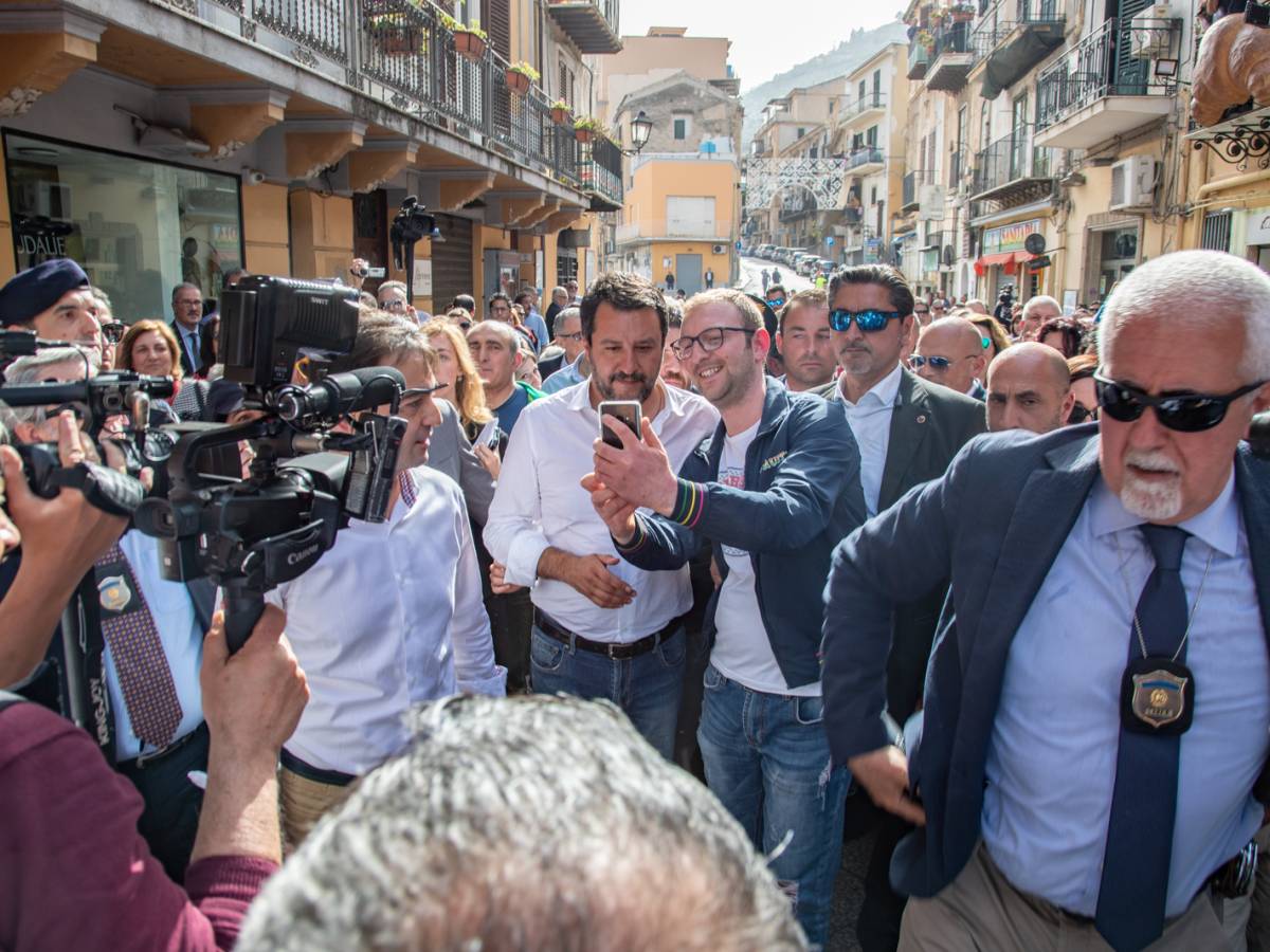 Bagno di selfie a Monreale per Matteo Salvini. "I mafiosi sono ovunque ...