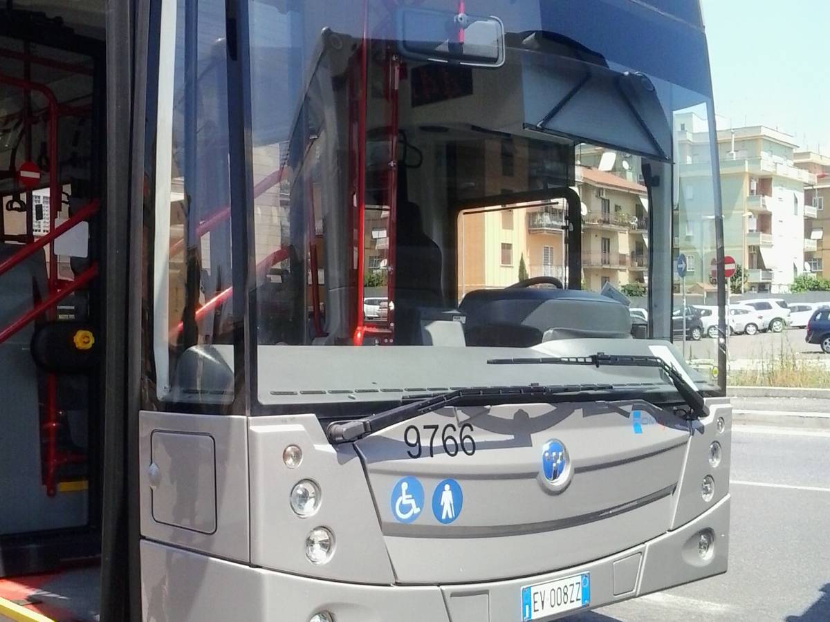Roma, l'odissea dei bus israeliani: immatricolati solo 4 su 70 - il ...