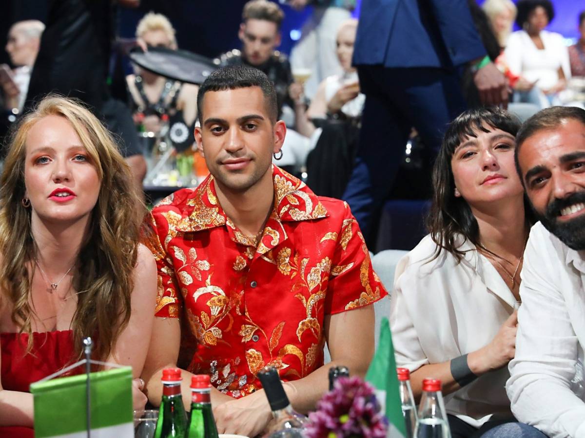 Mahmood paparazzato a Milano con un ragazzo (e viene pure multato) - il ...