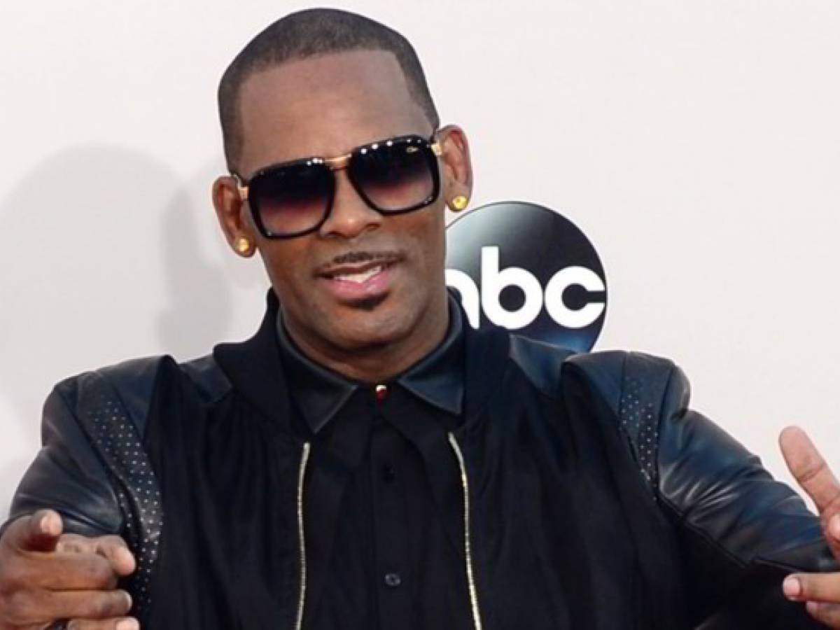 R. Kelly, i dipendenti consegnano 20 video che inchiodano il rapper ...