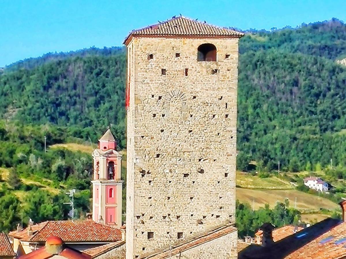 Varzi, la torre delle streghe e i segreti di un crocevia - il Giornale