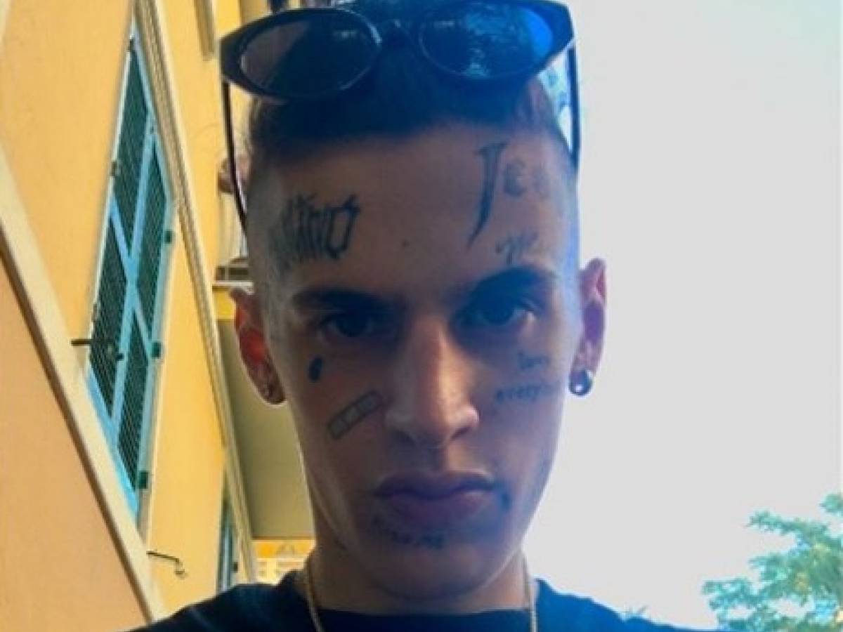 Young Signorino schiaffeggia uno spettatore al concerto: "Fidati ...