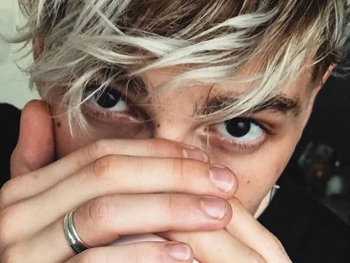 Offese dal pubblico per il trapper Biondo, ma lui zittisce gli haters ...