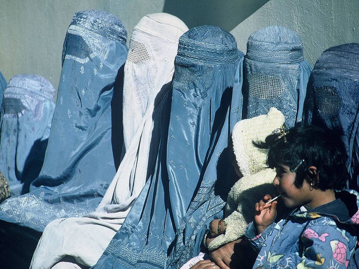 Pakistan, polemiche per l'obbligo del burqa per le studentesse - il ...