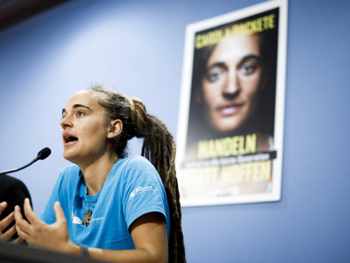 Carola Rackete: "L'Europa salvi i migranti" - il Giornale