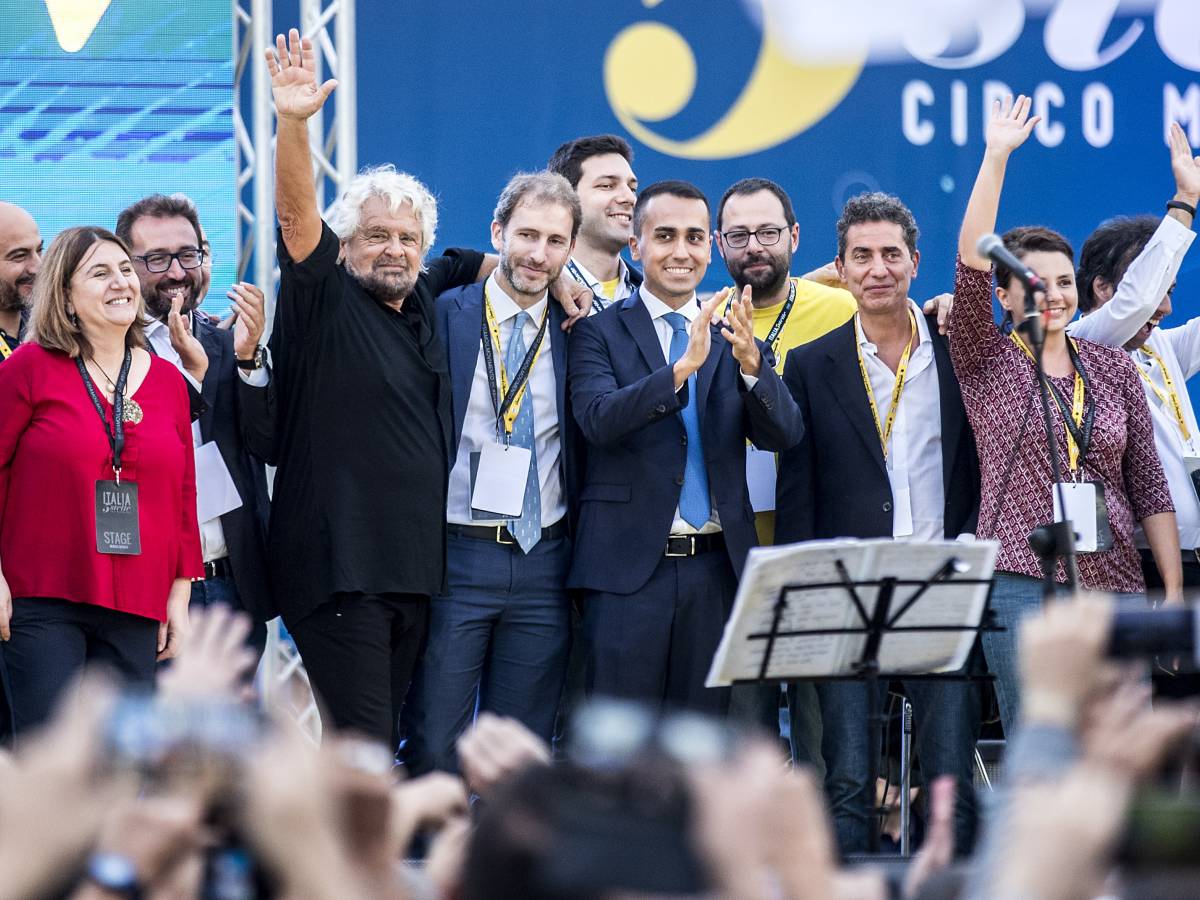Il "ricatto" del M5S: "Se vince il Sì tagliamo gli stipendi dei ...