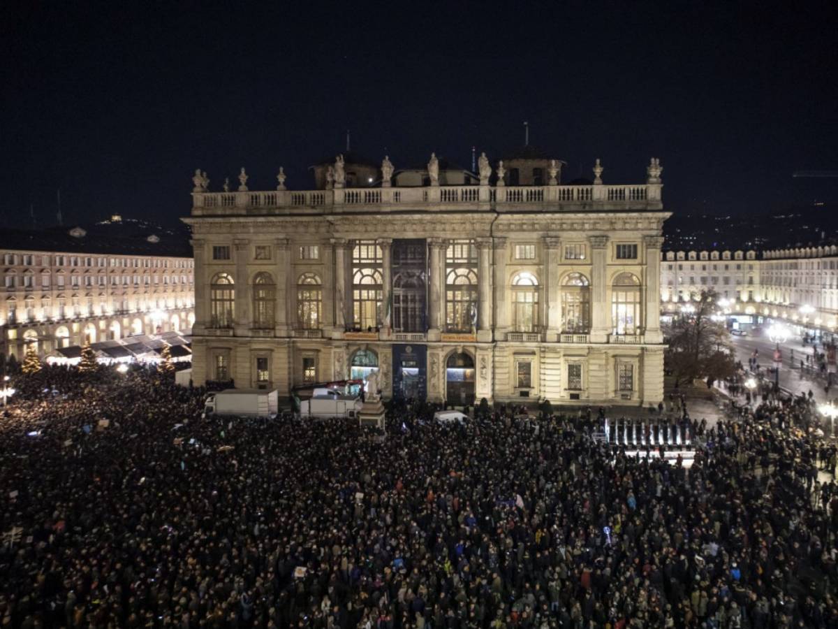 Le Sardine dicono no alle madamine arancioni: "Il nostro mare non ha ...