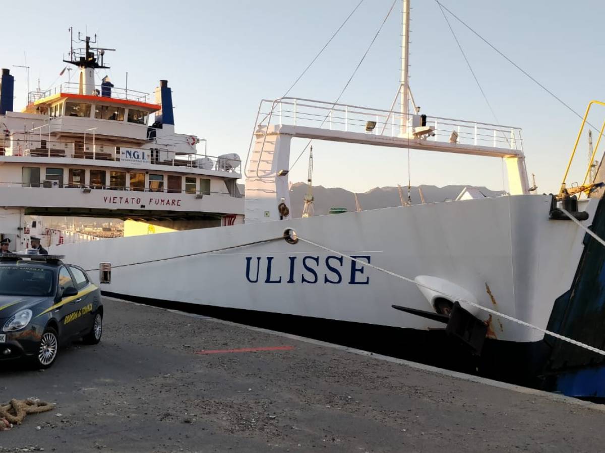 Truffa alla Regione: sequestrati tre traghetti e 3,5 milioni euro alla ...