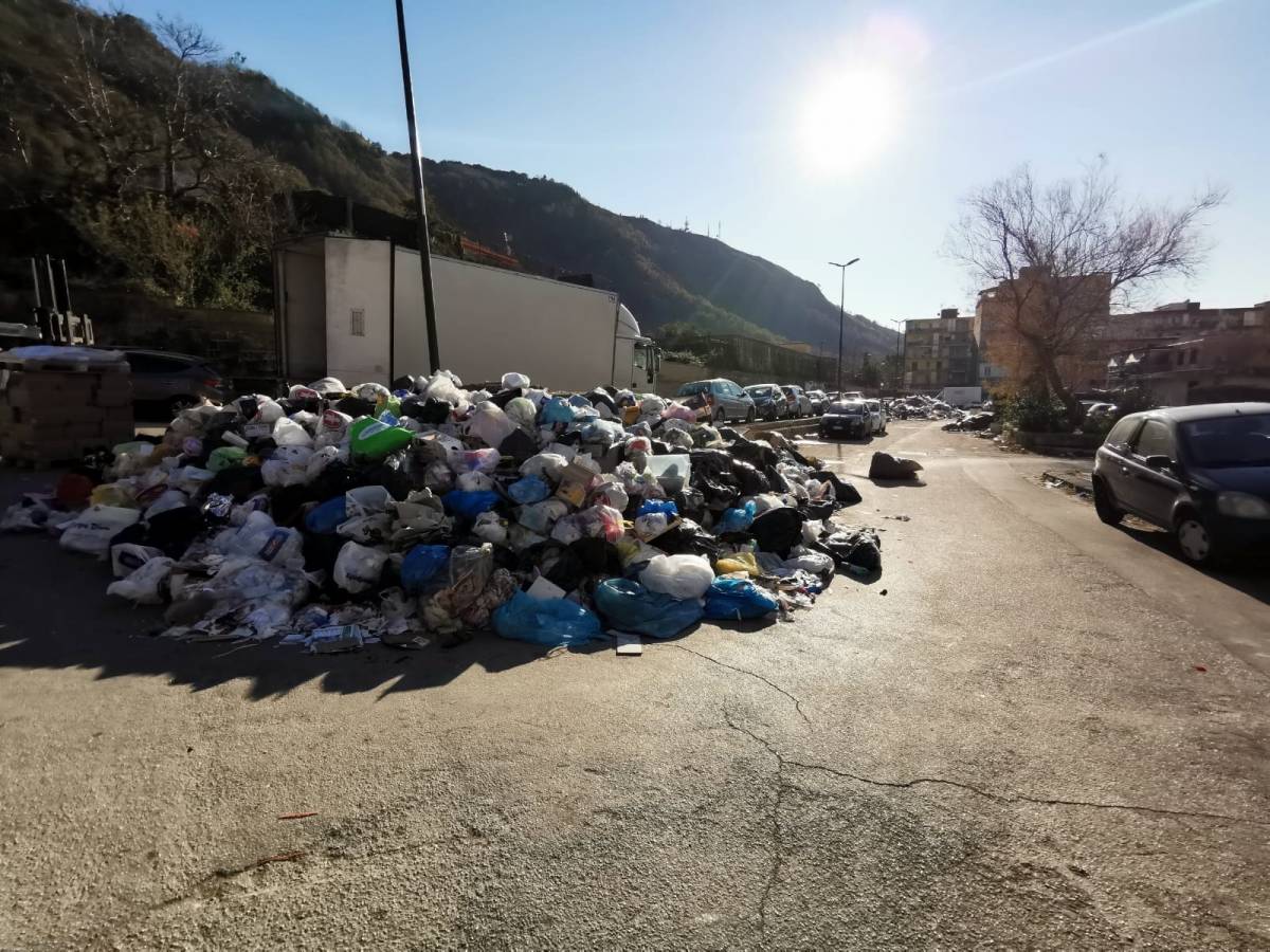 Rifiuti: campane per la raccolta dell’umido sorvegliate dai beneficiari ...