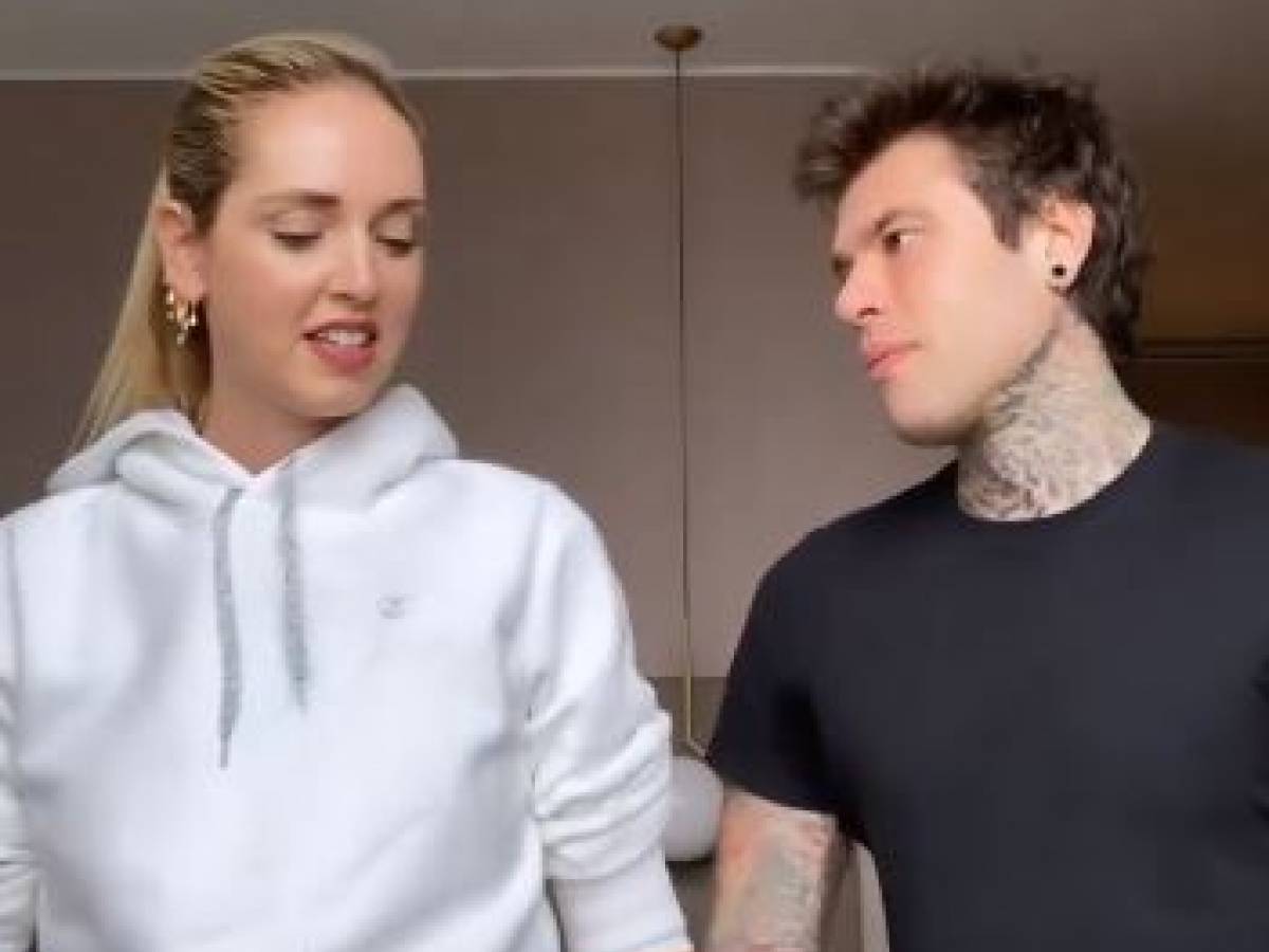 Fedez usa Chiara come cavallo. E il web si scatena: "Fu così che nacque ...