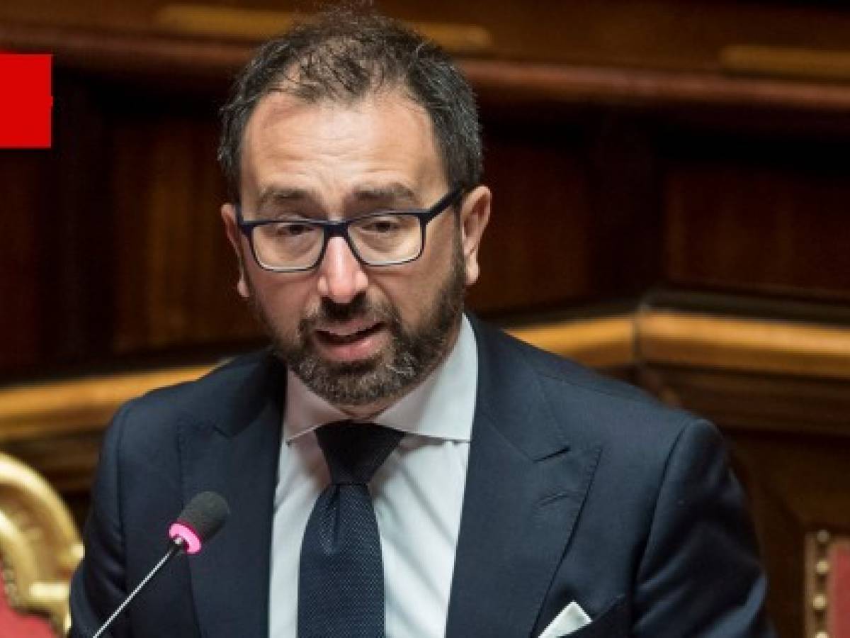 Bonafede, l'ex deejay che ha mandato in tilt la Giustizia - il Giornale