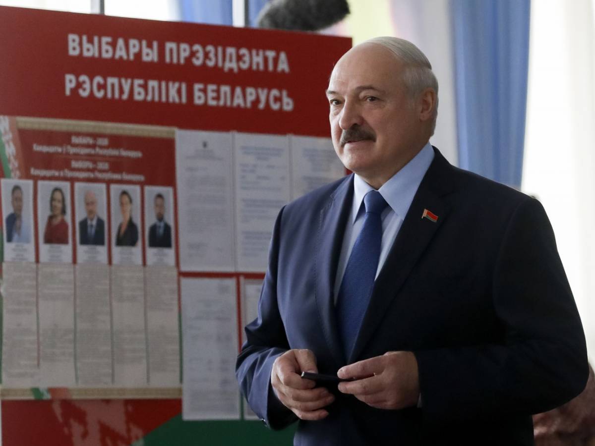 Lukashenko minaccia la Ue. Bomba migranti e stop alle merci - il Giornale
