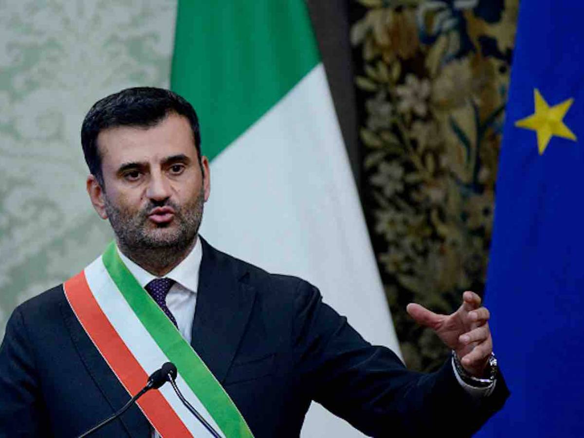 Decaro vuole scalare il Pd e trasformarlo in "Forza Sud" - il Giornale