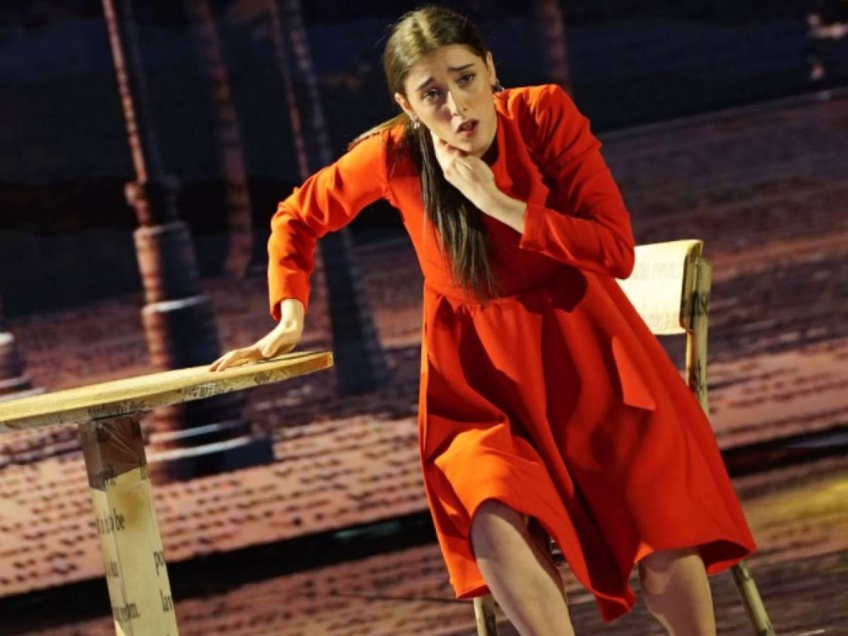 Amici, Giulia si sente male durante l'esibizione: "Ha continuato a ...