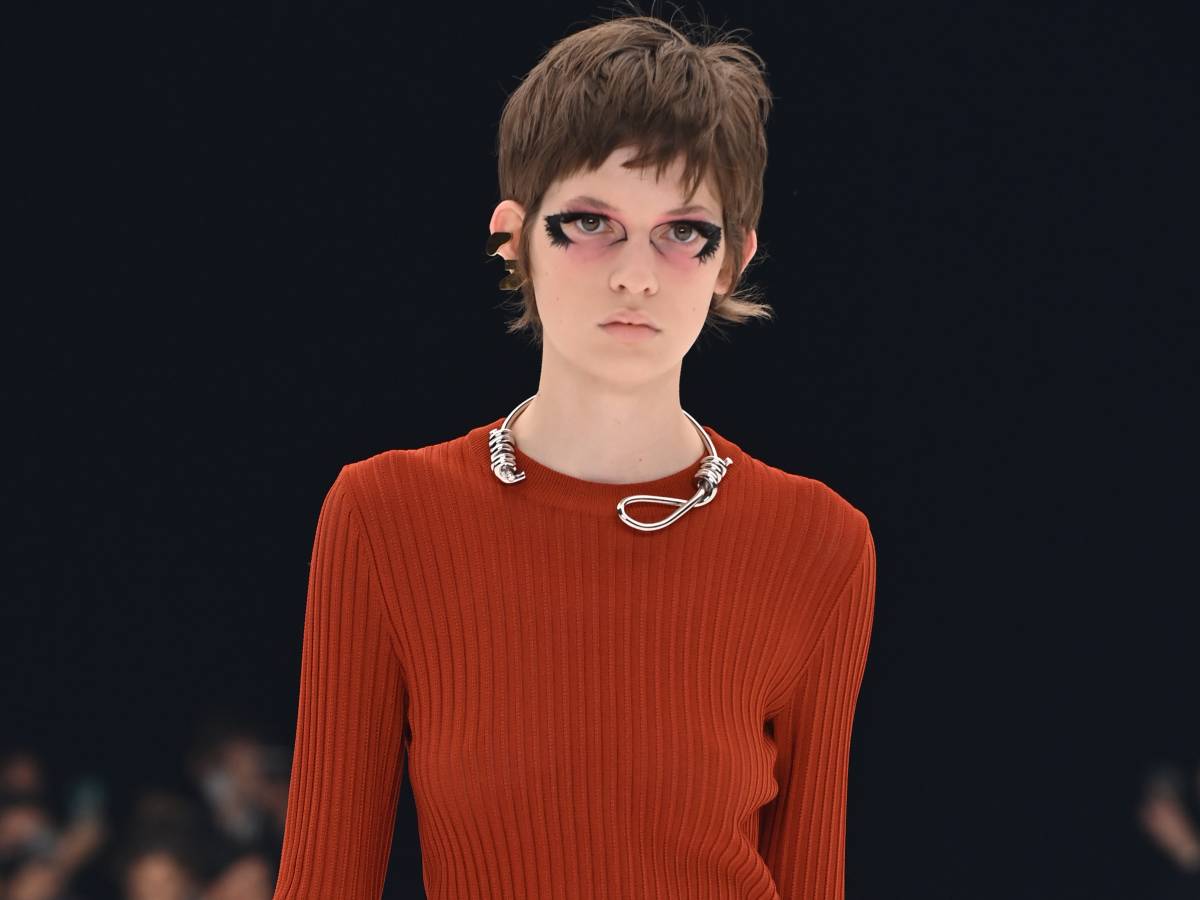 Le modelle col "cappio" al collo. Bufera su Givenchy - il Giornale