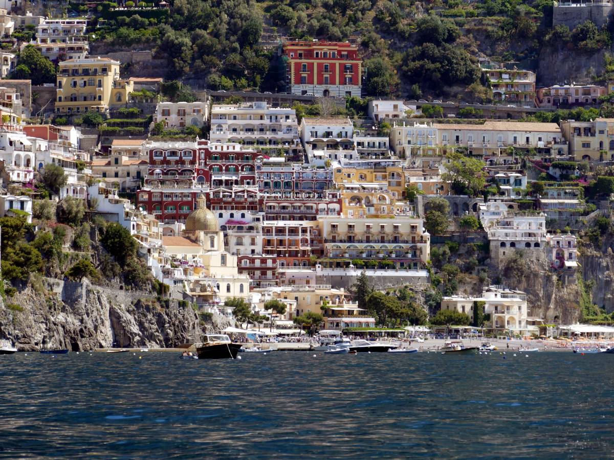 Costiera Amalfitana, scontro fra veliero e motoscafo: muore turista ... Costiera Amalfitana, scontro fra veliero e motoscafo: muore turista ...
