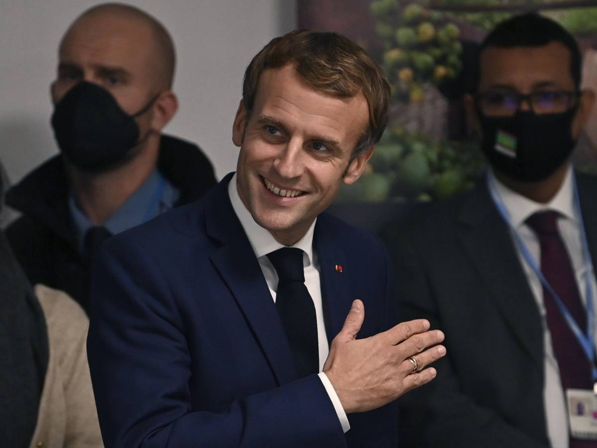 Macron: "Green pass con terza dose per gli over 65" - il Giornale
