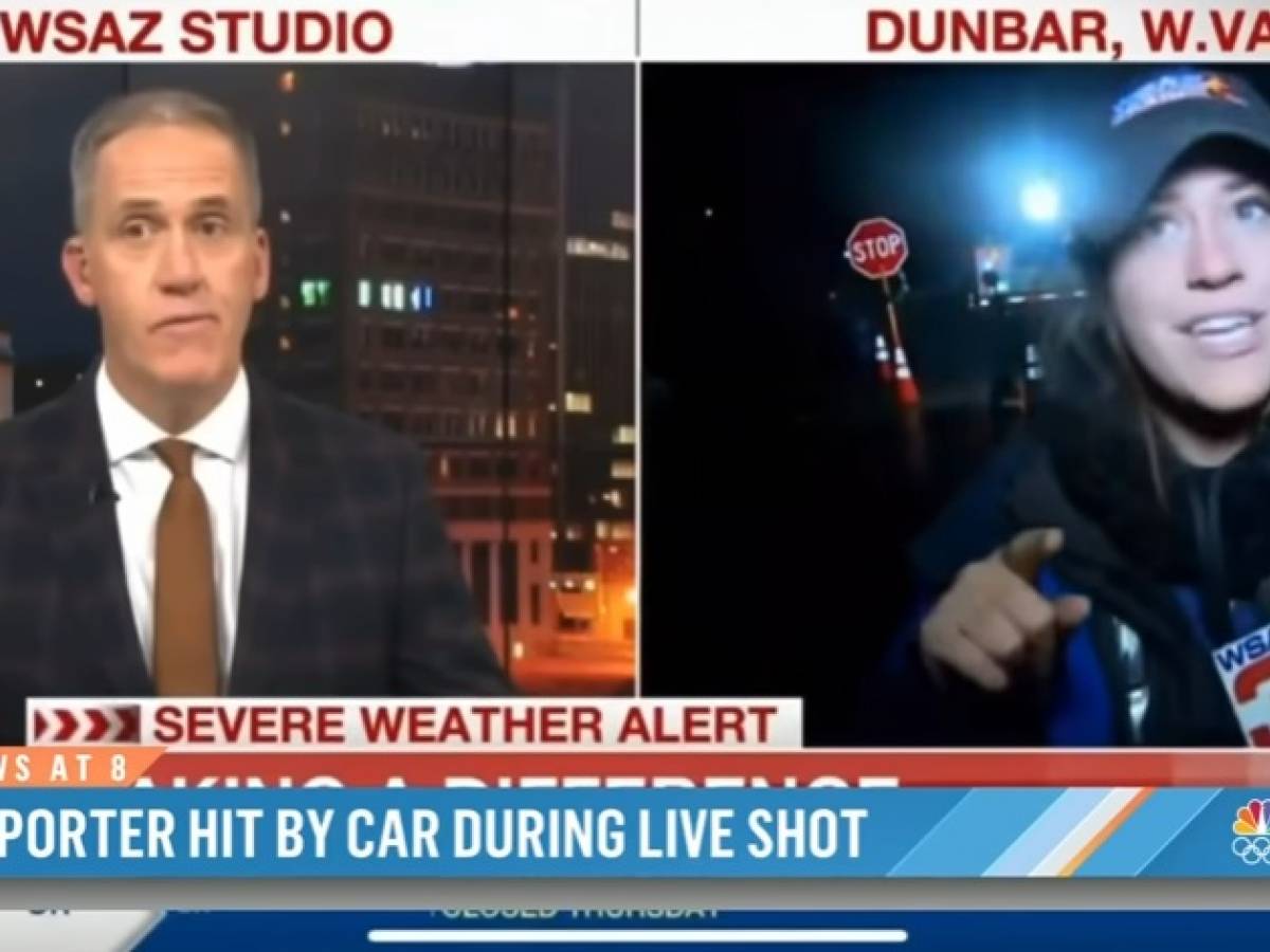 Giornalista investita da un'auto durante la diretta: gli attimi di ...