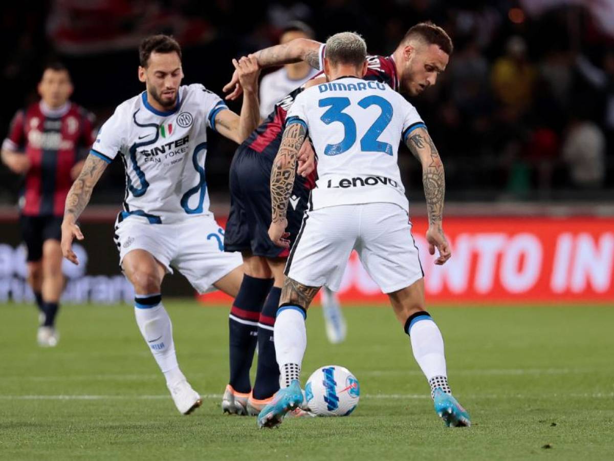 Suicidio di Radu e dell'Inter, il Milan ringrazia e ipoteca lo scudetto ...