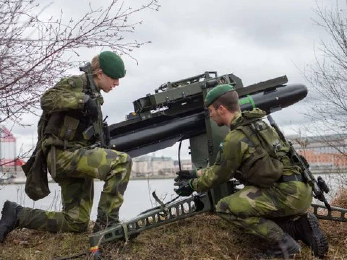 Cosa sono i "Robot 17" e i lanciagranate che la Svezia ha inviato a ...