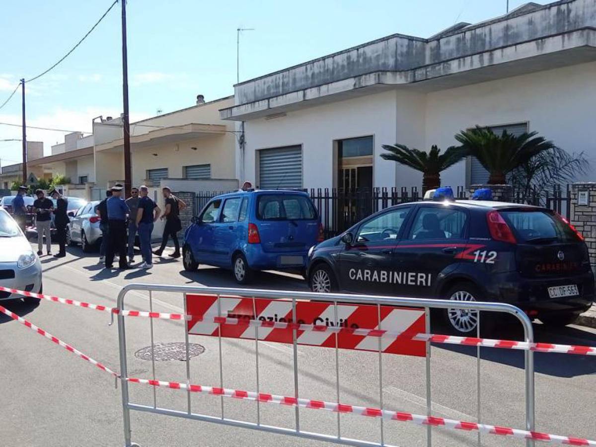 Legato e ucciso in casa. Legato e ucciso in casa.