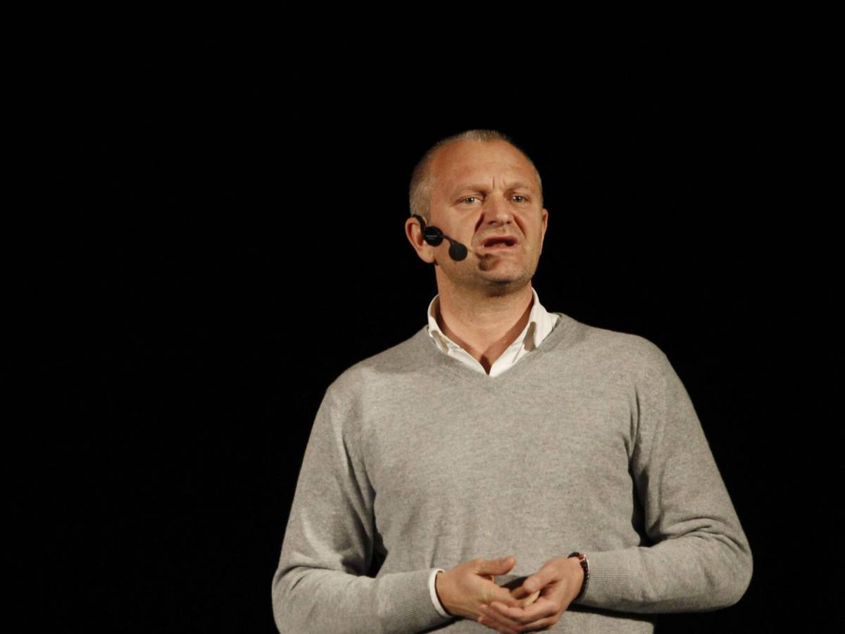 "Non mi sento bene". Malore per comico Pucci sul palco: come sta - il ...