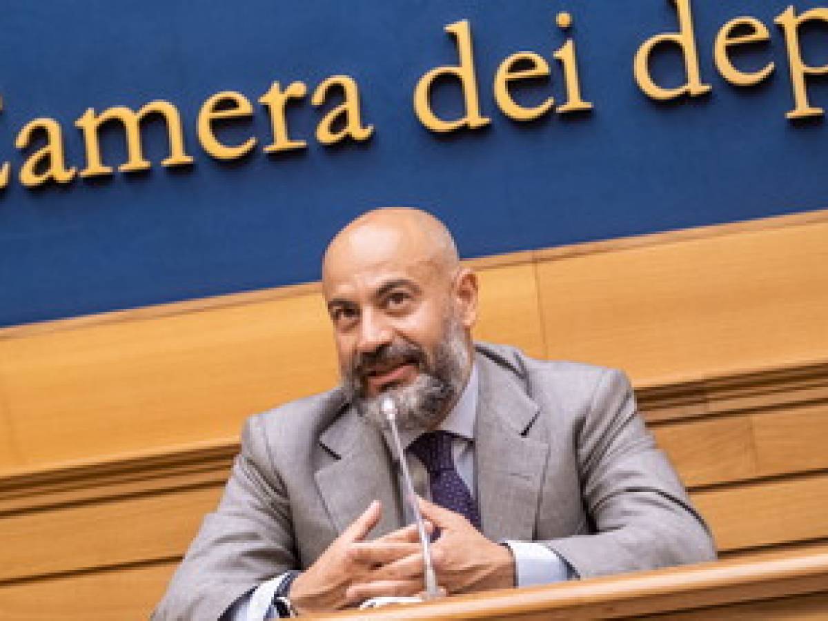 “Moderno sarà lei”, l'ultimo libro di Gianluigi Paragone - il Giornale