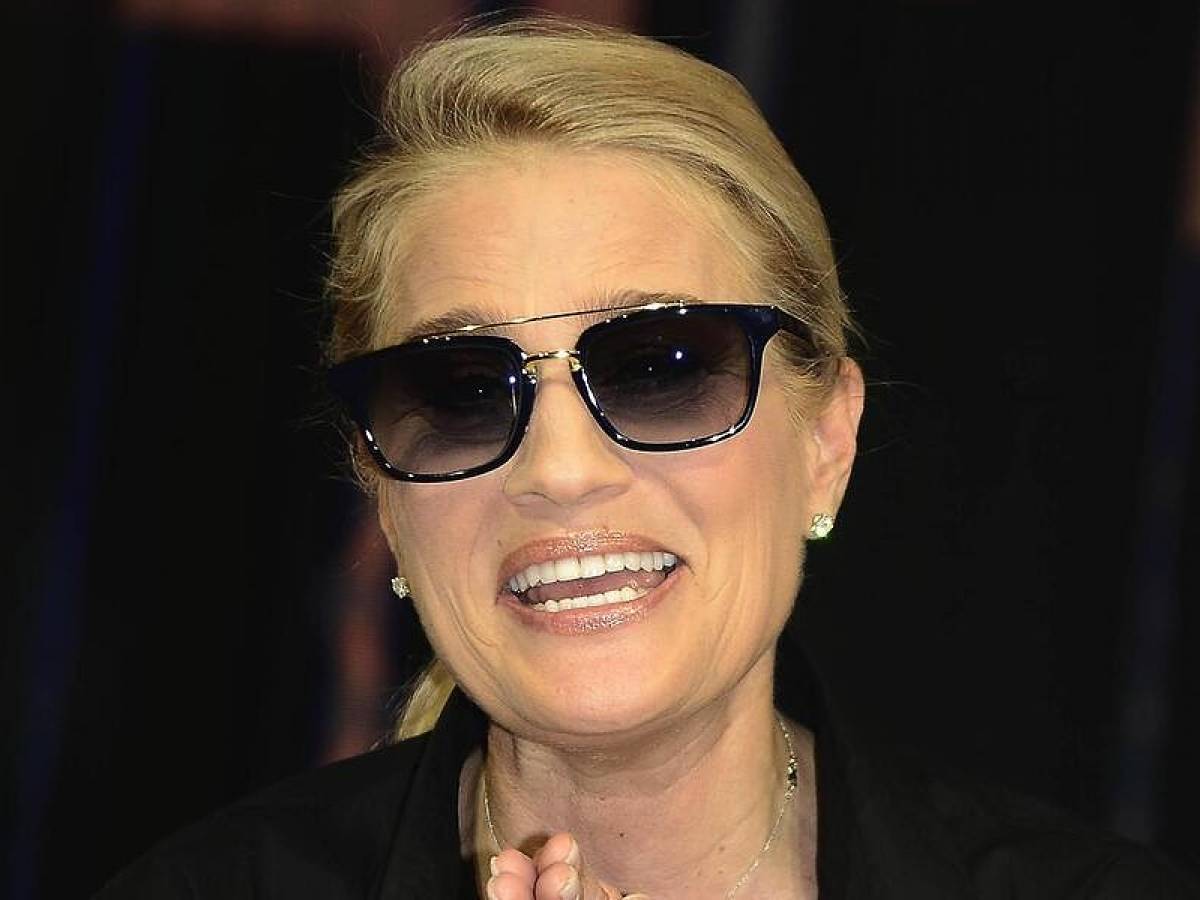 Heather Parisi bloccata dai carabinieri a Belve: cosa è successo - il ...