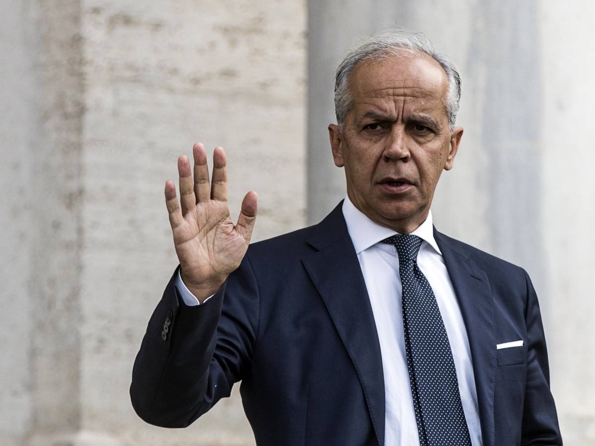 Piantedosi, l'esperto della macchina Viminale. Quei decreti sicurezza scritti insieme a Salvini ...