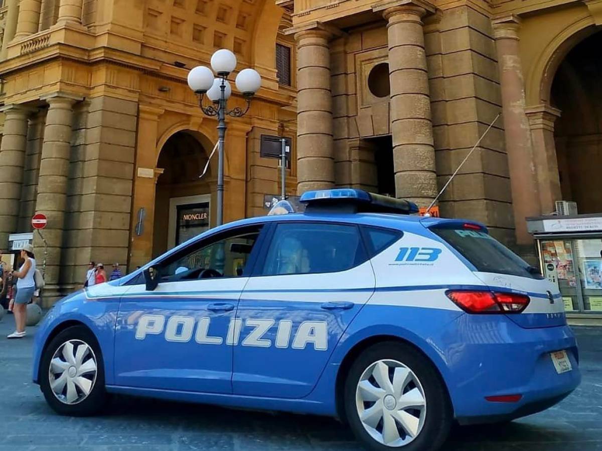 Paura in pieno centro a Firenze: straniero insegue e minaccia studenti - il Giornale