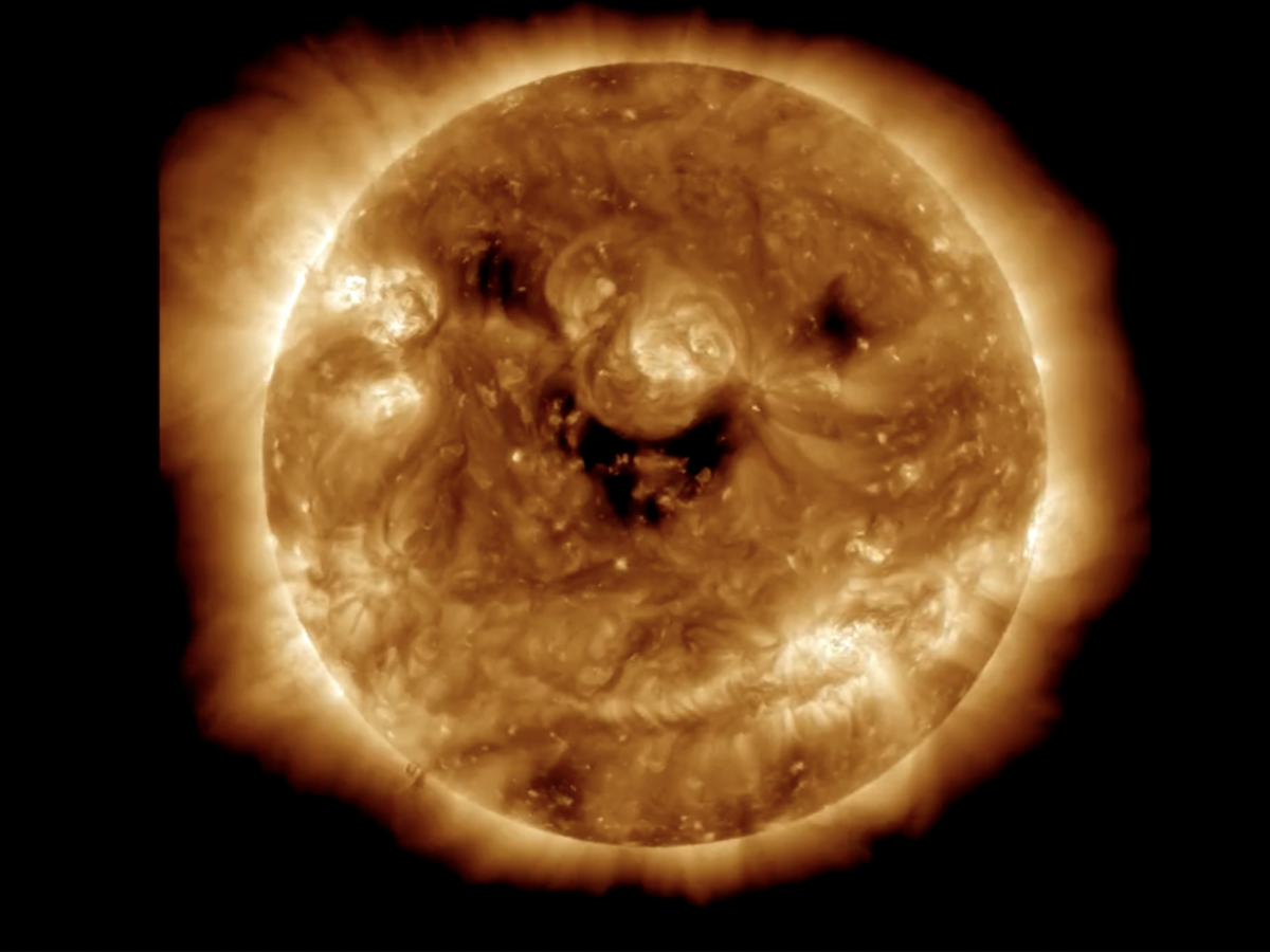 Il Sole "sorride"? La straordinaria immagine della Nasa - il Giornale