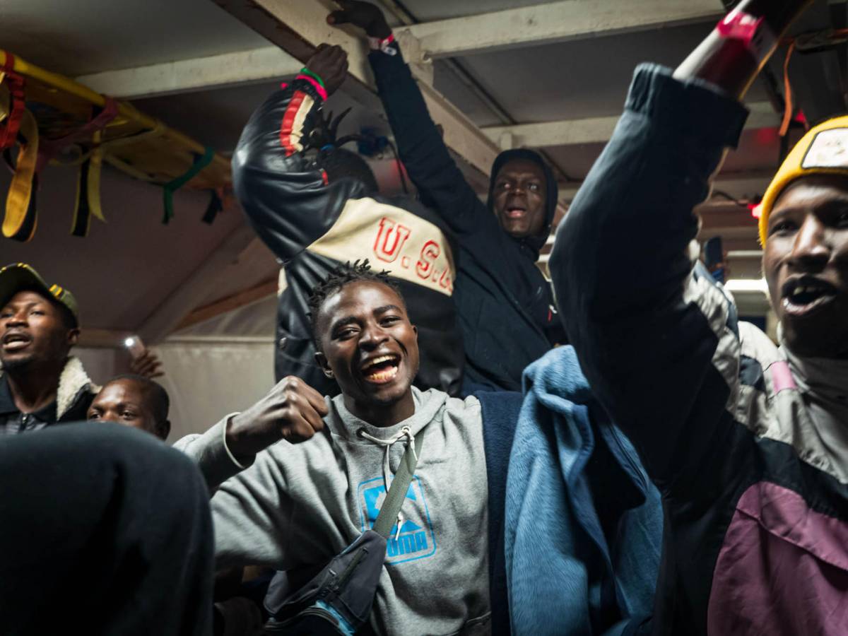 La Rise Above arriva a Reggio Calabria: sbarcano 89 migranti - il Giornale