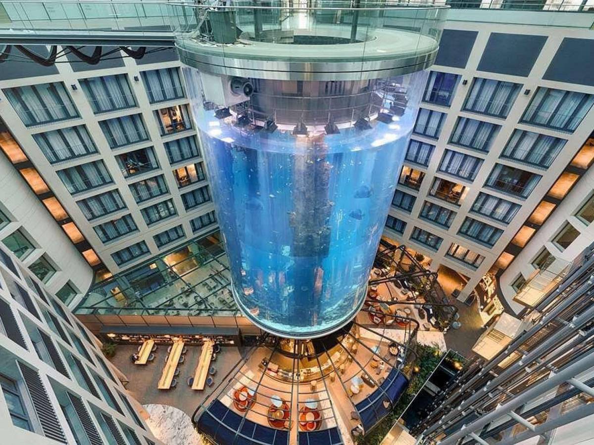 Esplode l'acquario dei record "È stato come un terremoto" - il Giornale