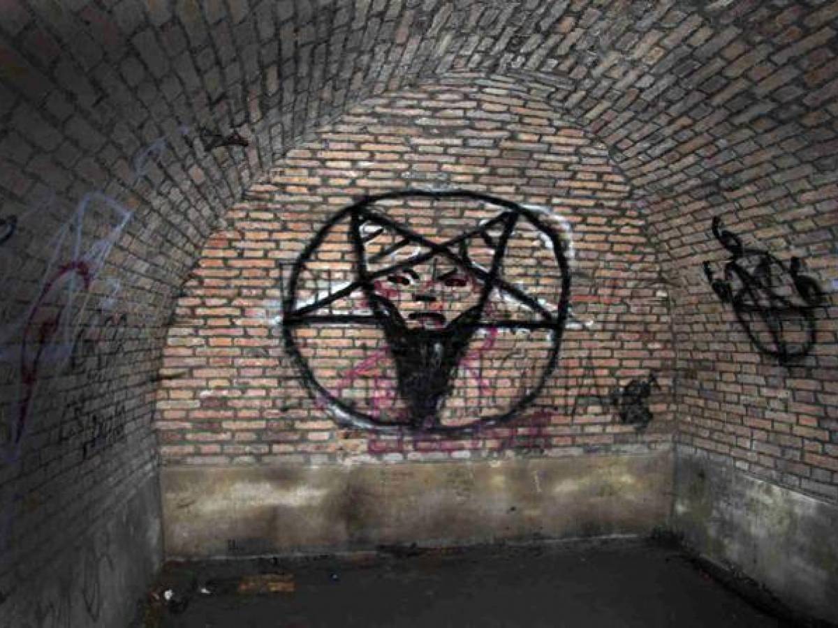 "C'è una setta satanica". Spariscono tabernacolo e ostie: il sospetto ...