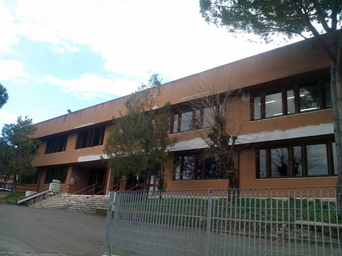 Lo studente si suicida, il prof alla sbarra. "Era severo e lo prendeva ...