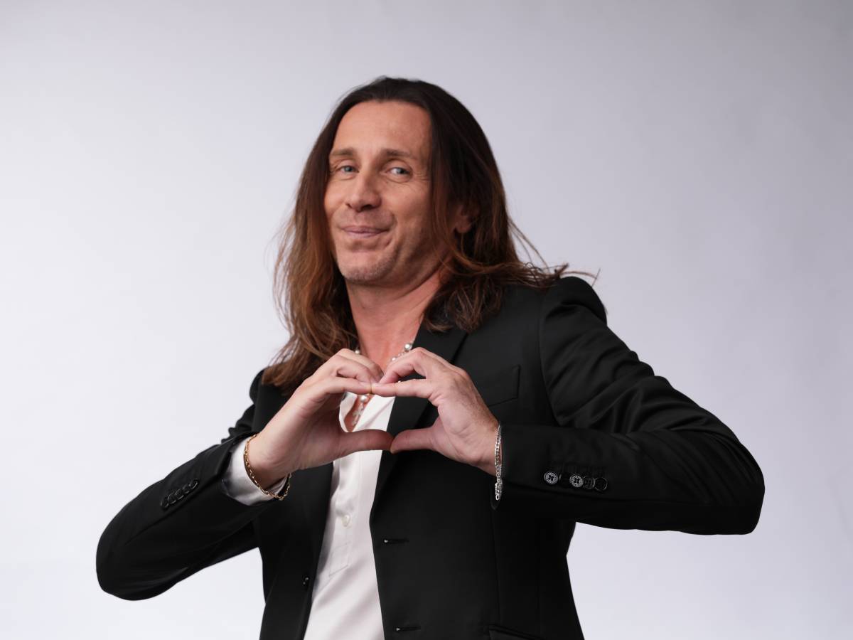 Povia in tackle su Sanremo: "Tanti sconosciuti, era meglio il mio nome ...