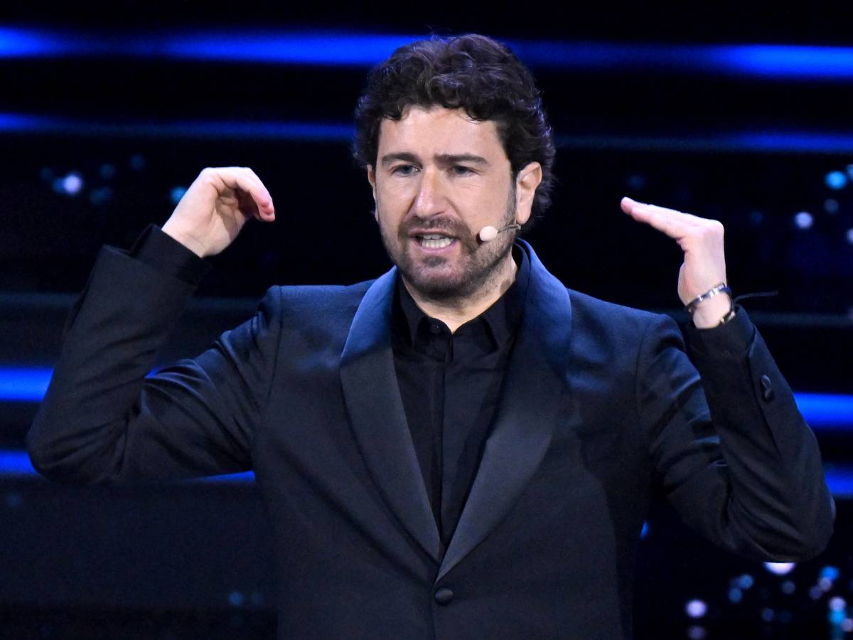 "Giarrusso attaccato alla poltrona. Prendiamo quelle della Azzolina ...
