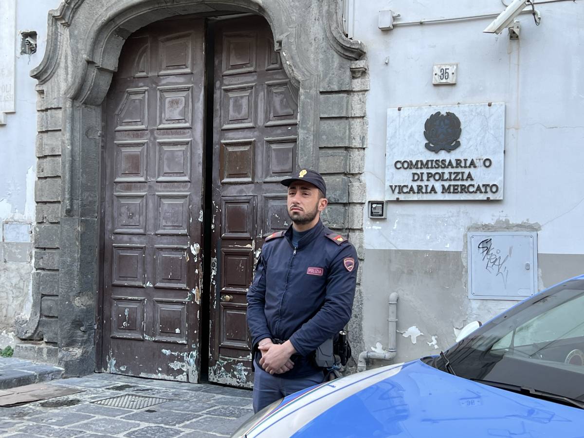 Ferisce genitori e poliziotto. L'agente spara e lo uccide ma finisce ... Ferisce genitori e poliziotto. L'agente spara e lo uccide ma finisce ...