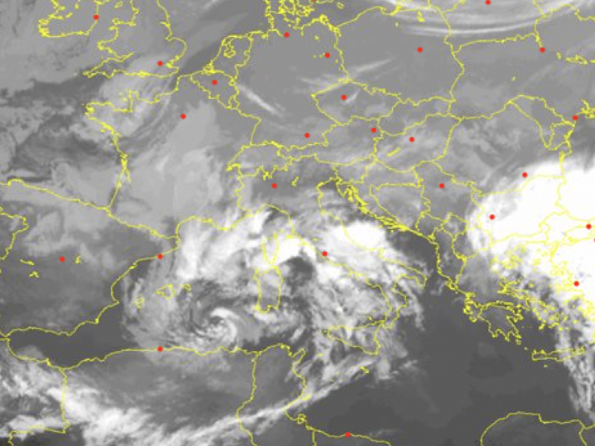 Maltempo, scatta l'allerta meteo in 11 Regioni: a cosa stare attenti - il Giornale