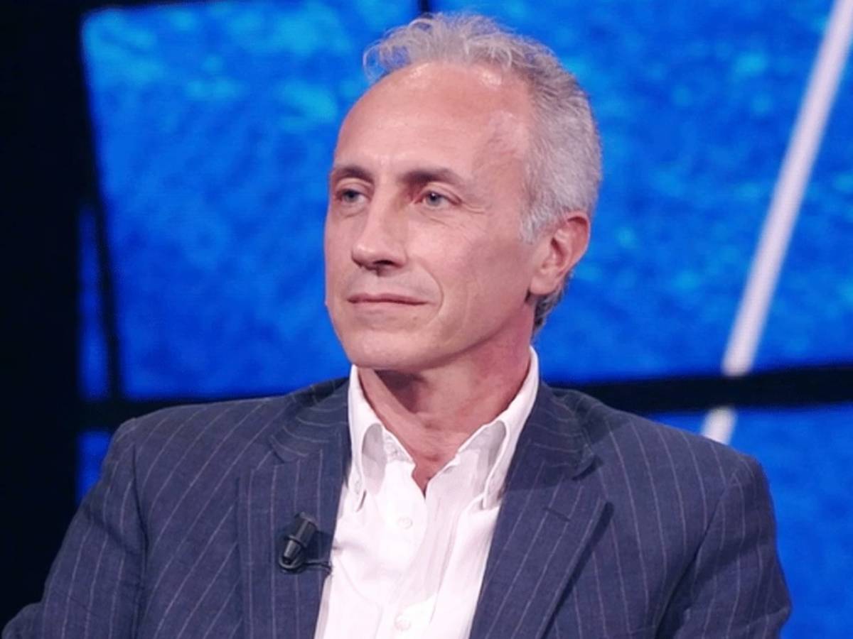 "Non spiego le battute". Travaglio rivendica la vignetta-spazzatura ...